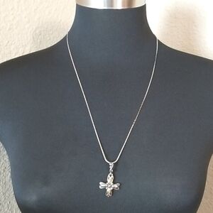 Premier Designs | Jewelry | Premier Designs Silver Gold Cross Necklace ...